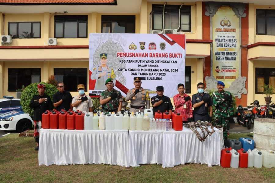 Ratusan Liter Arak dan Knalpot Brong Dimusnahkan | BALIPOST.com