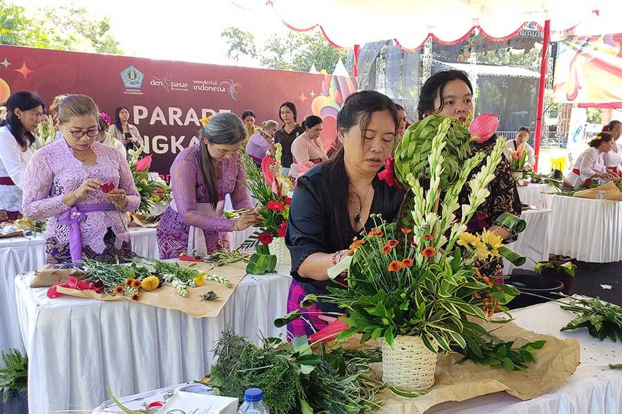 Untuk Pertama Kalinya, Denfest Gelar Parade Merangkai Bunga | BALIPOST.com