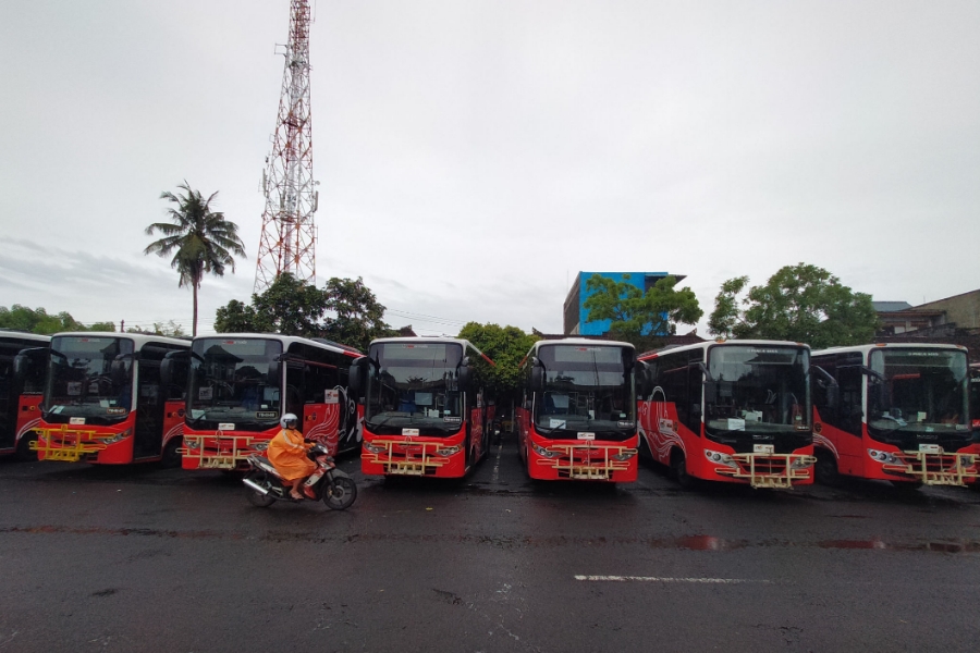 Operator Jual Puluhan Bus untuk Gaji Karyawan, Koster Sebut Trans Metro ...