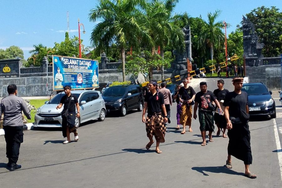 Pembunuhan di Tojan, Keluarga Korban Datangi Mapolres Gianyar Minta Keadilan | BALIPOST.com