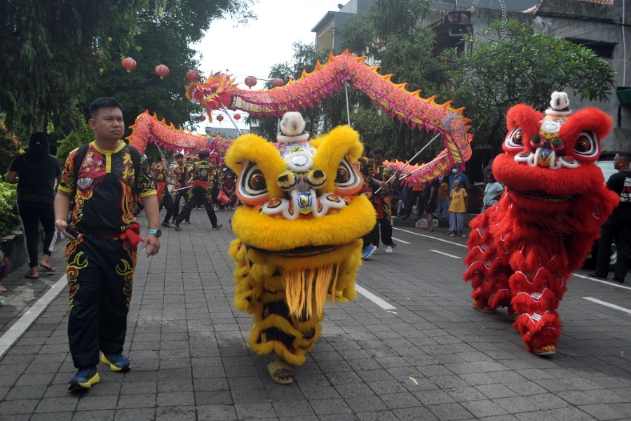 Barongsai hingga Barong Ket Meriahkan Festival Imlek di Kawasan ...