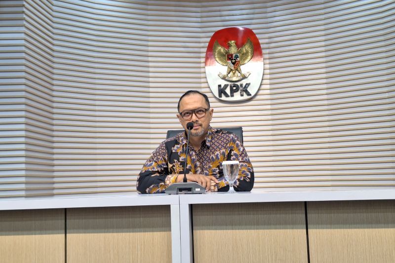 Terkait Gratifikasi Rita Widyasari, Rumah Japto Di Geledah KPK 1 ...