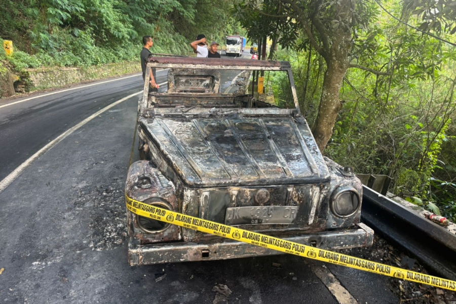 Usai Antar Wisman Ke Batur, Mobil Terbakar Di Jalan Raya Kedisan ... Usai Antar Wisman Ke Batur, Mobil Terbakar Di Jalan Raya Kedisan ...