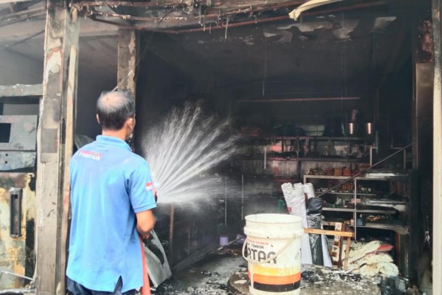 Ruko di Selemadeg Terbakar, Api Diduga dari Pertamini | BALIPOST.com
