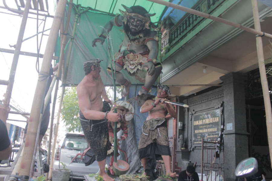 ST. Adnyana Banjar Pemeregan Garap Ogoh-ogoh "Nabun" Sambut Nyepi Caka ...