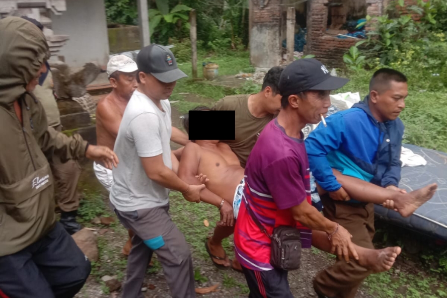 Ngamuk Bawa Sajam, ODGJ Asal Gelumpang Diamankan | BALIPOST.com