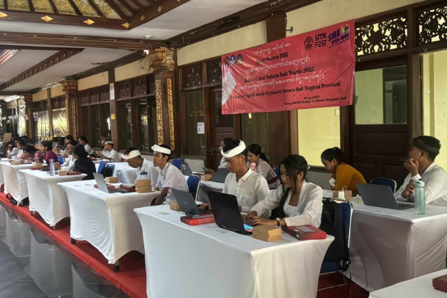 Puluhan Siswa SMK Ikuti Lomba Ngetik Aksara Bali di SMK Festival 2025 ...