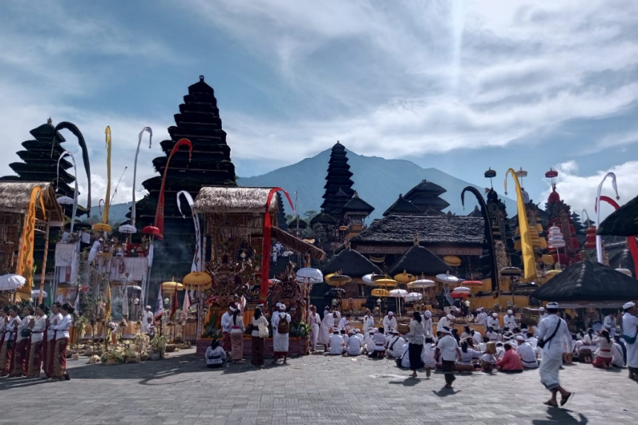 Puncak Karya IBTK di Pura Agung Besakih Dipuput 13 Sulinggih | BALIPOST.com