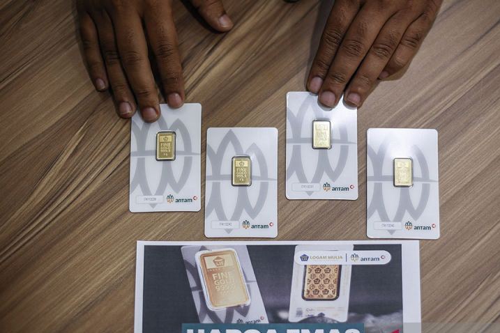 Harga Emas Pegadaian Anjlok Serempak, Antam Turun Rp21.000 per Gram ...