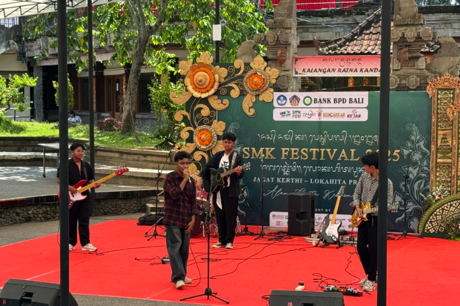 Tampil di SMK Festival 2025, Band Stava dari SMKN 1 Mas Latihan ...