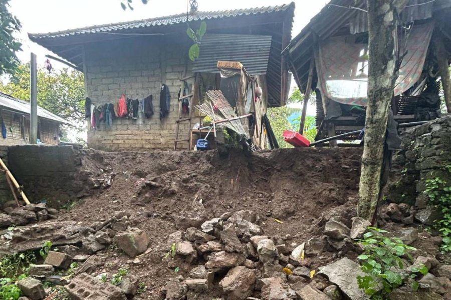 Diguyur Hujan Deras, Bencana Longsor dan Pohon Tumbang Terjang Karangasem | BALIPOST.com