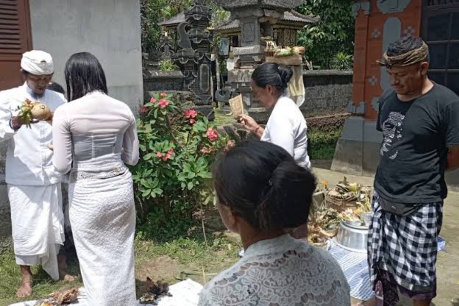 Tradisi Bayuh Otonan, Ritual Penyucian Diri di Hari Kelahiran ...