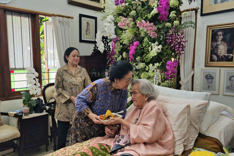 HUT Ke-100 Meri Hoegeng Dihadiri Megawati dan Puan Maharani | BALIPOST.com