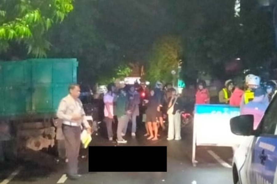 Motor Bonceng Tiga Tabrak Truk Parkir, Pengendara Meninggal Susul Dua Temannya | BALIPOST.com