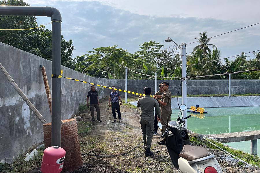 Satpol PP Jembrana Segel Tambak di Yeh Buah Penyaringan | BALIPOST.com