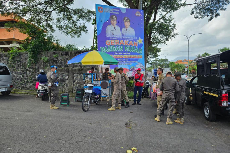 Satpol PP Tertibkan Pedagang di Pasar Karangsokong dan Jalur 11 | BALIPOST.com