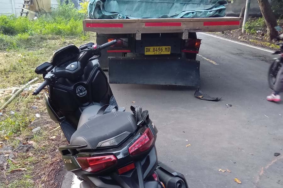 Tabrak Truk Parkir di Jalan Singaraja-Amlapura, Pengendara Motor Meninggal | BALIPOST.com