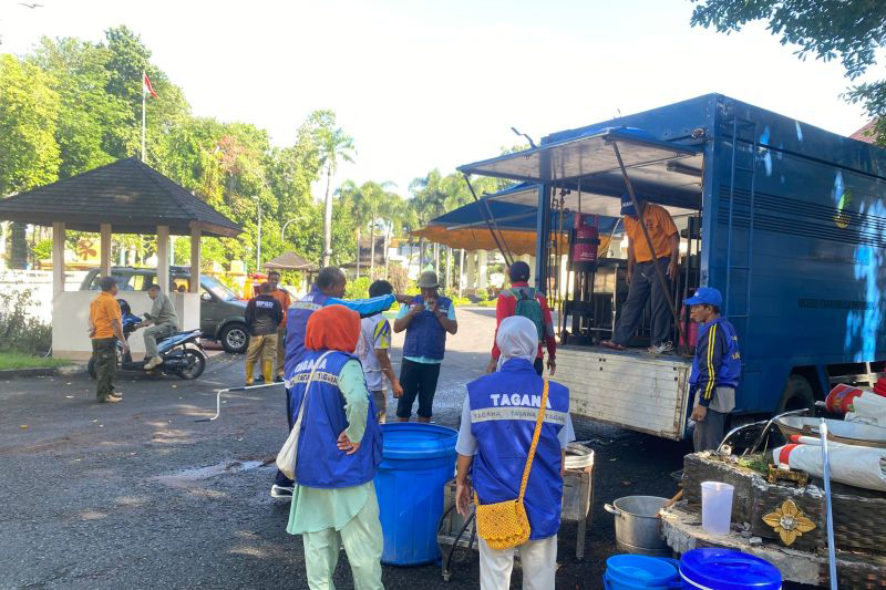 Bantu Korban Banjir Mataram, Kemensos Kirim Bantuan Hingga Buka Dapur Umum | BALIPOST.com