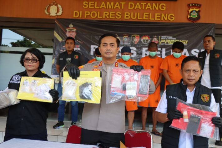 Dua Kurir Narkoba Diringkus saat Antar Paket Sabu | BALIPOST.com