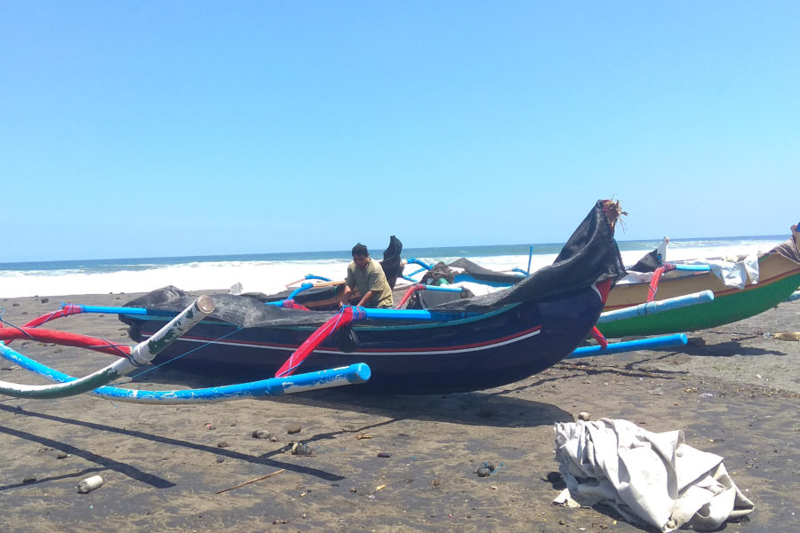 Tak Melaut Akibat Cuaca Buruk, Nelayan Tabanan Sebagian Beralih Profesi | BALIPOST.com