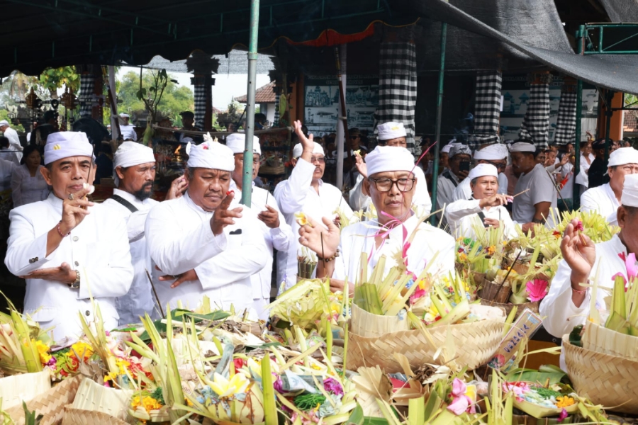 Hapus Pandangan Biaya Upacara Mahal, Kelating Gelar Bayuh Oton dan ...