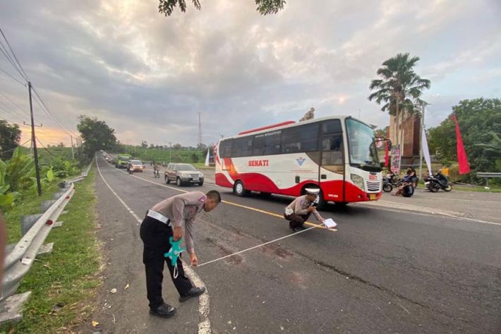 Lakalantas Adu Jangkrik, Pemotor Tewas Nabrak Mobil di Jalan Denpasar-Gilimanuk | BALIPOST.com