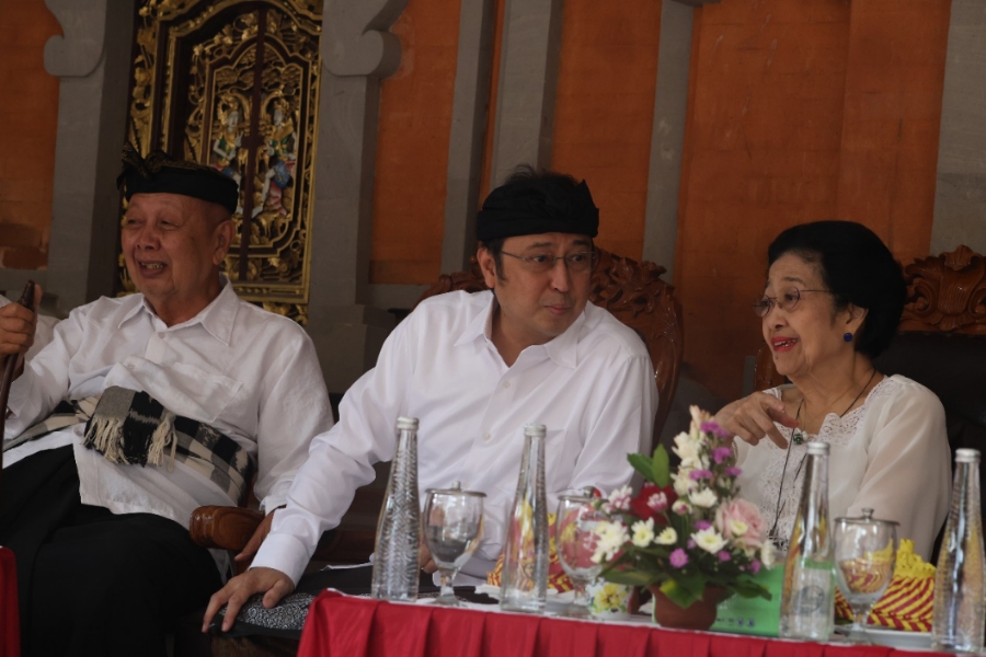 Megawati Hadiri Palebon Ida Pedanda Gede Sadhawa Jelantik Putra | BALIPOST.com