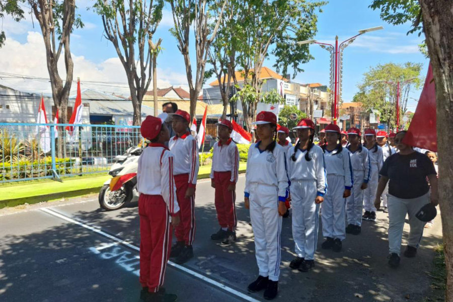 Semarak HUT ke-80 RI di Buleleng, Ratusan Peserta Ikuti Lomba Gerak Jalan | BALIPOST.com