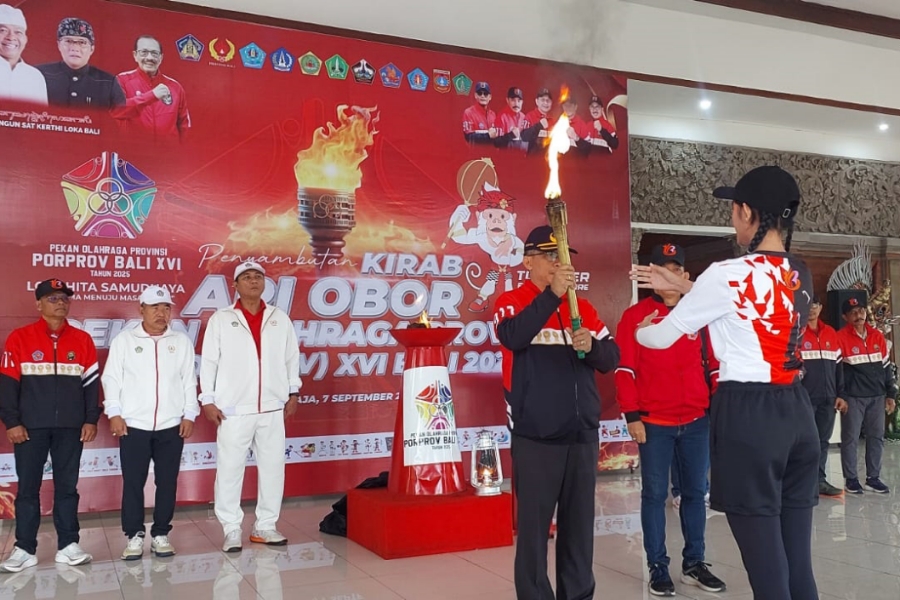 Kirab Api Porprov Bali 2025 Bergerak ke Jembrana | BALIPOST.com