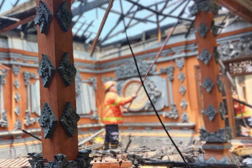 Kobaran Api Hanguskan Rumah Stil Bali Milik Warga Nyuh Tebel | BALIPOST.com