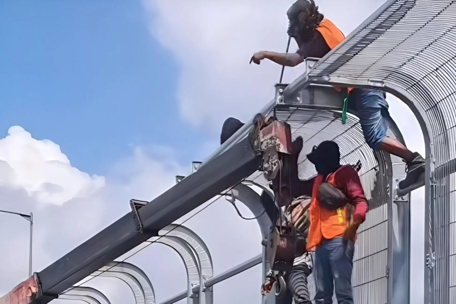 Pascatewasnya Pria di Jembatan Tukad Bangkung, Pemasangan Railing ...