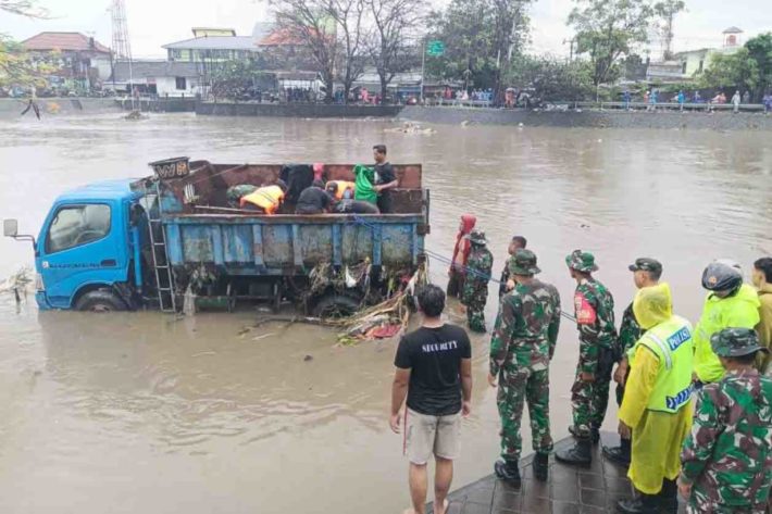WNA Diduga Korban Banjir Ditemukan Tak Bernyawa di Taman Pancing | BALIPOST.com