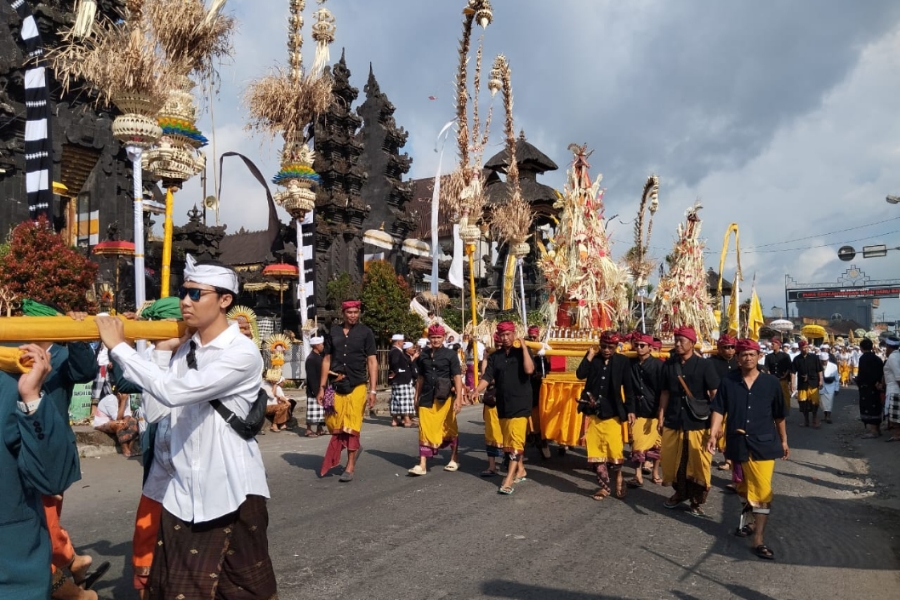 Mapepada Agung Awali Puncak Ngusaba Purnamaning Sasih Kapat di Pura ...