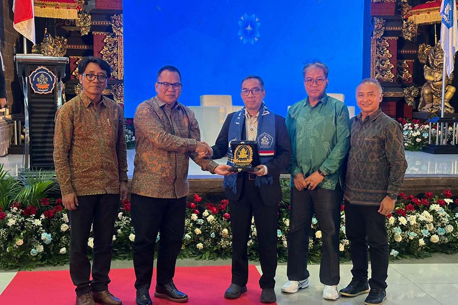 Future Leaders Camp Regional V, Mendiktisaintek Ajak Gen-Z Calon ...
