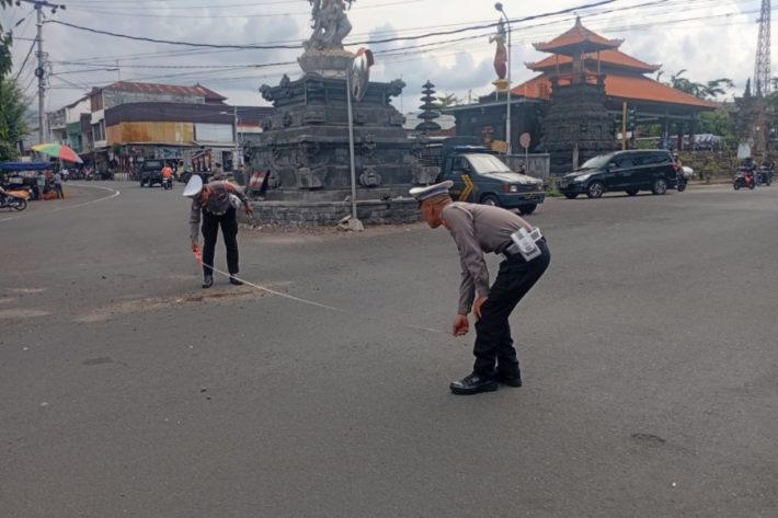 Langgar Lampu Merah dan Tabrak Pemotor hingga Tewas di Seririt, Sopir Truk Diperiksa Intensif ...