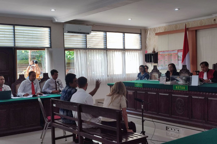 Jalani Sidang Tipiring, Artis Film Dewasa Asal Inggris Divonis Denda Rp200 Ribu | BALIPOST.com