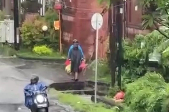 Buang Sampah ke Sungai, KPU Badung Minta Maaf dan Terima Sanksi Adat ...