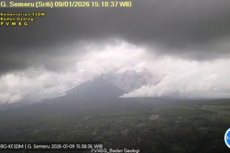 Gunung Semeru Erupsi, Lontaran Awan Panas Sejauh 4 Kilometer | BALIPOST.com
