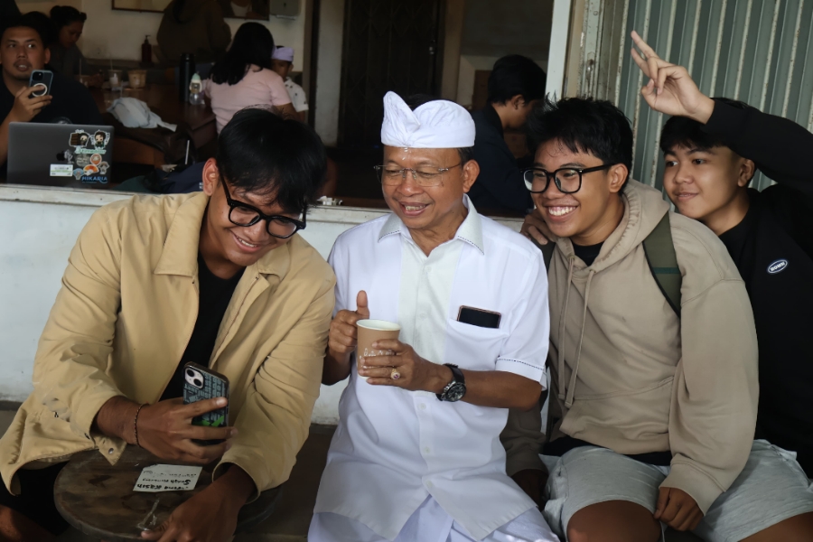 Traktir Masyarakat saat Tumpek Krulut, Gubernur Koster: Kopi Bareng ...