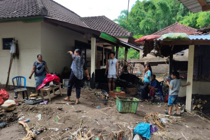 Ratusan KK di Desa Banjar Terdampak Banjir Bandang | BALIPOST.com