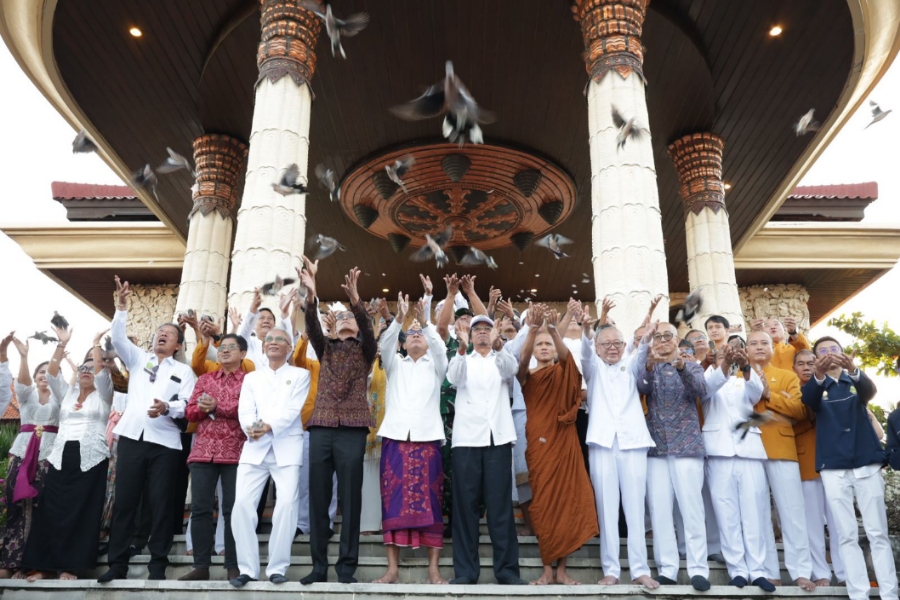 Perayaan Waisak Di Vihara Buddha Sakyamuni Diikuti 2.500 Umat, Jadi ...