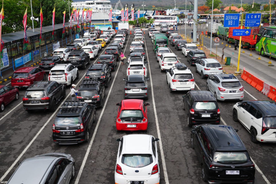 Selat Bali Diterjang Angin Kencang, Pengguna Penyeberangan Diminta ...
