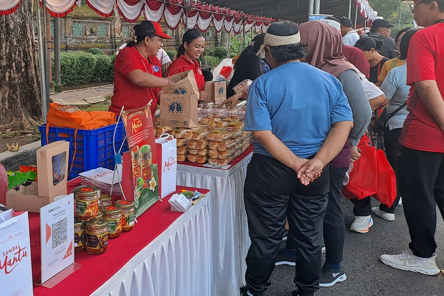 Canang 15 Buah Seharga Rp175 Diserbu Warga Saat Pekenan Galungan ...
