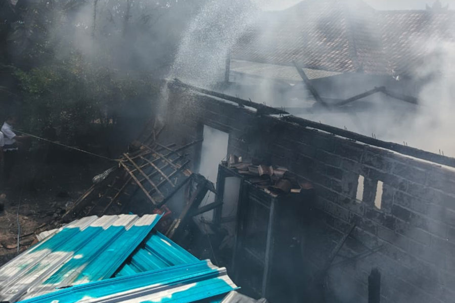 Dapur Rumah Pensiunan Di Baler Bale Agung Terbakar 1 | BALIPOST.com