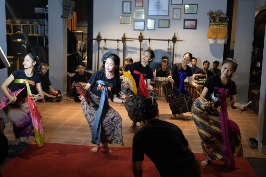 Gamelan Suling Gita Semara Peliatan Hadirkan Legong Lasem Klasik Era ...