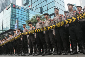 Sejumlah Universitas Gelar Unjuk Rasa di Bundaran HI | BALIPOST.com