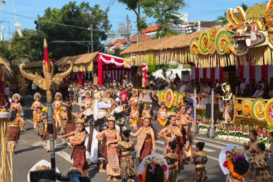 Tampil Memukau, Buleleng Hadirkan 'Sang Jaratkaru' saat Peed Aya PKB ...